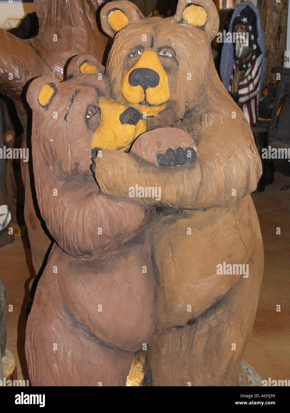Two bears hugging hi-res stock photography and images - Alamy
