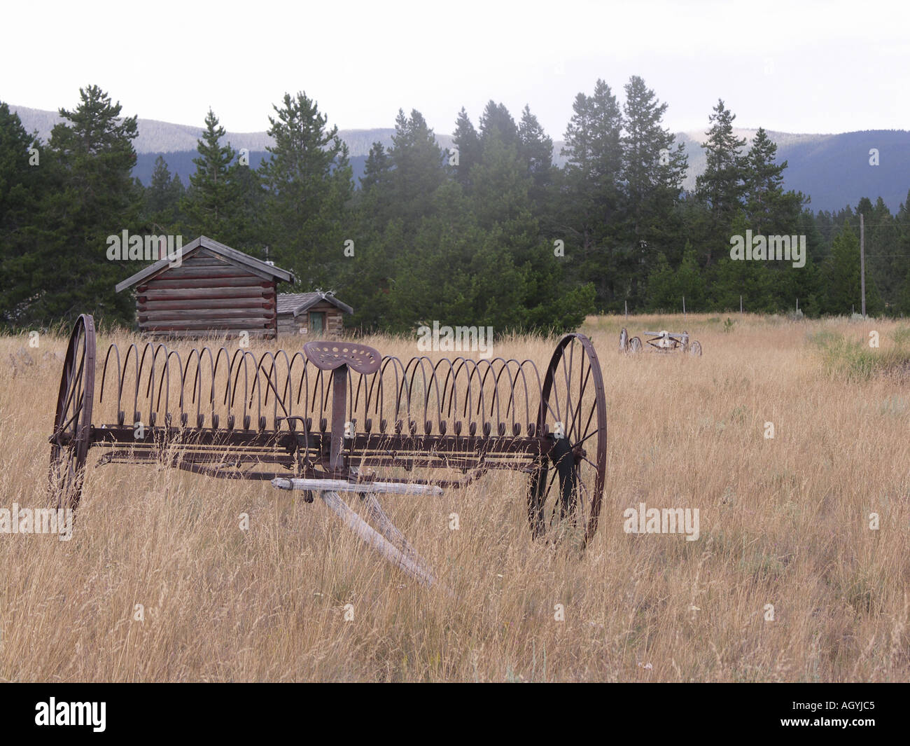 Horse drawn hay rake hi-res stock photography and images - Alamy