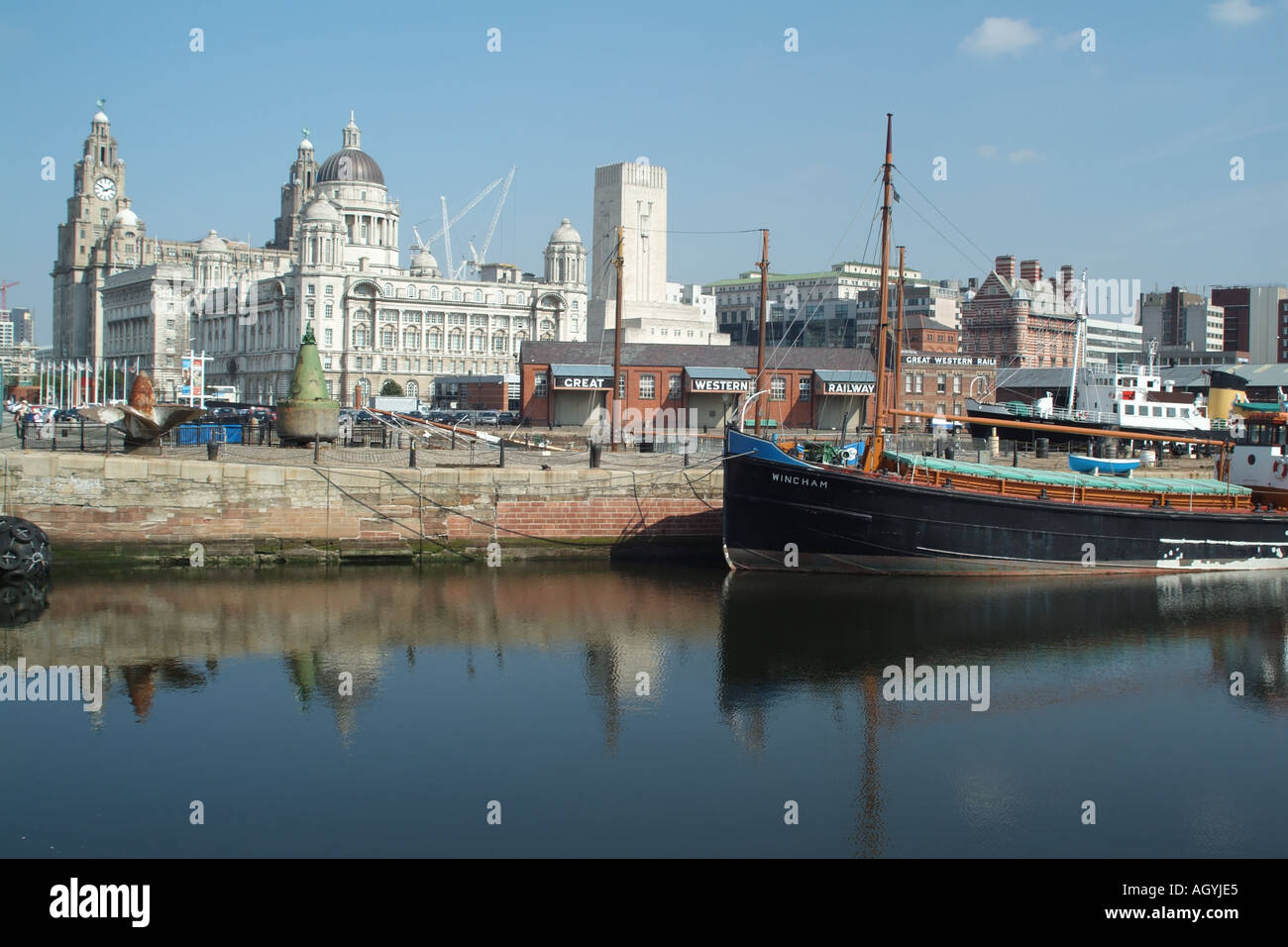 Boat wincham hi-res stock photography and images - Alamy