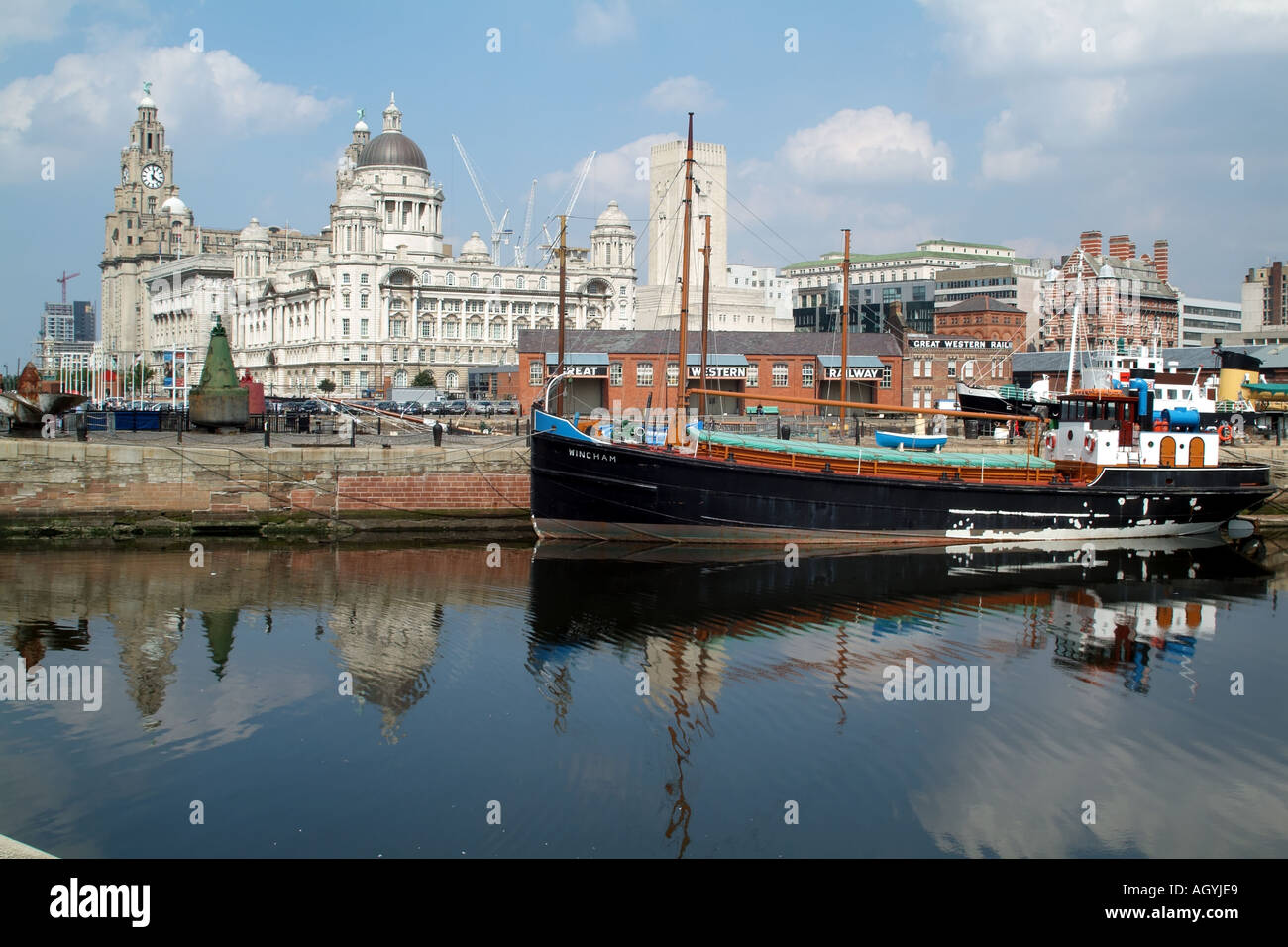 Boat wincham hi-res stock photography and images - Alamy