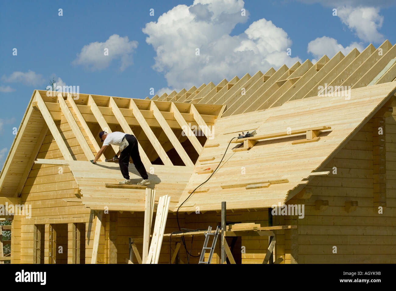 Unfinished house hi-res stock photography and images - Alamy