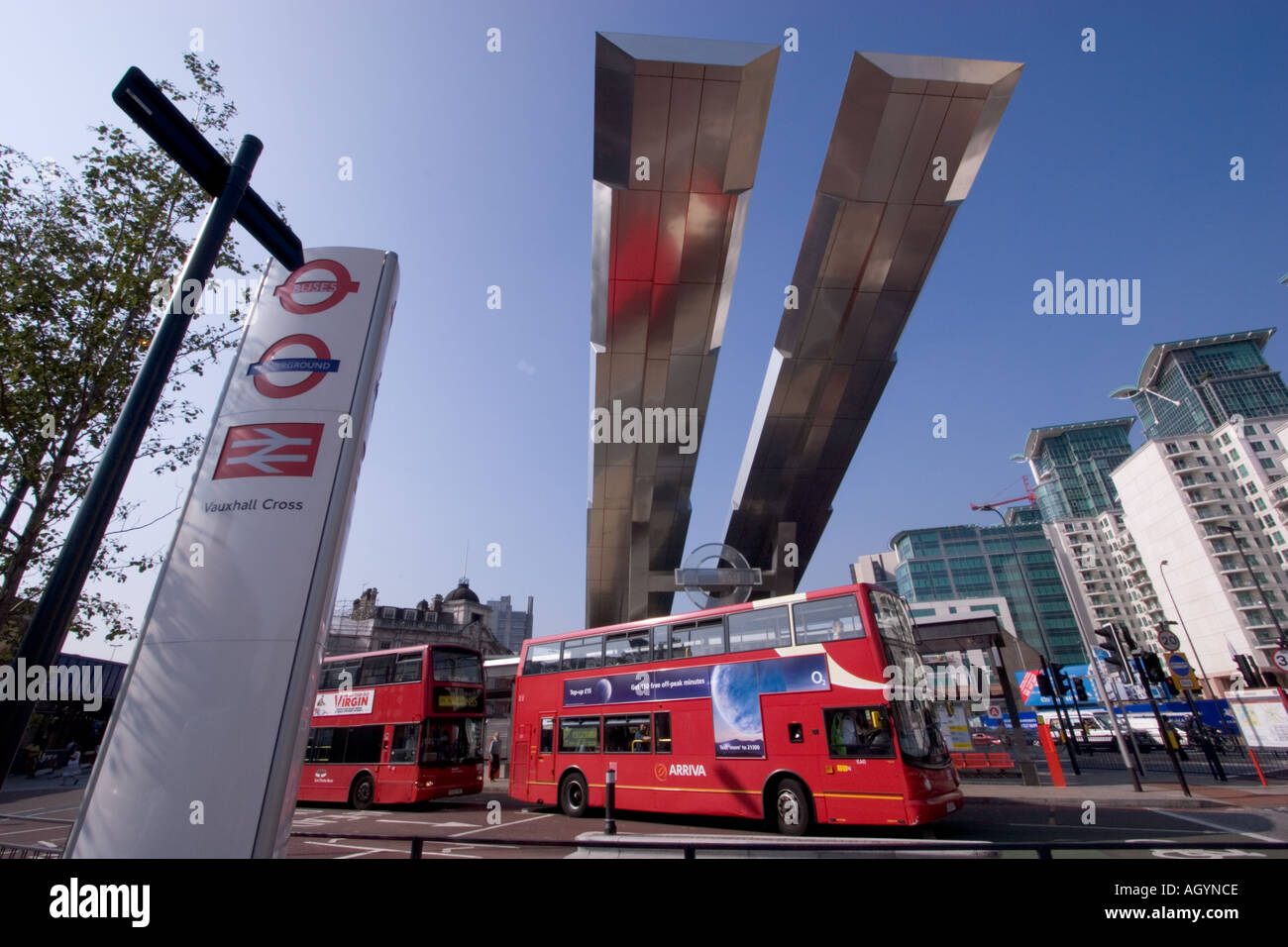 Vauxhall Cross bus station terminus modern architecture by Arup ...