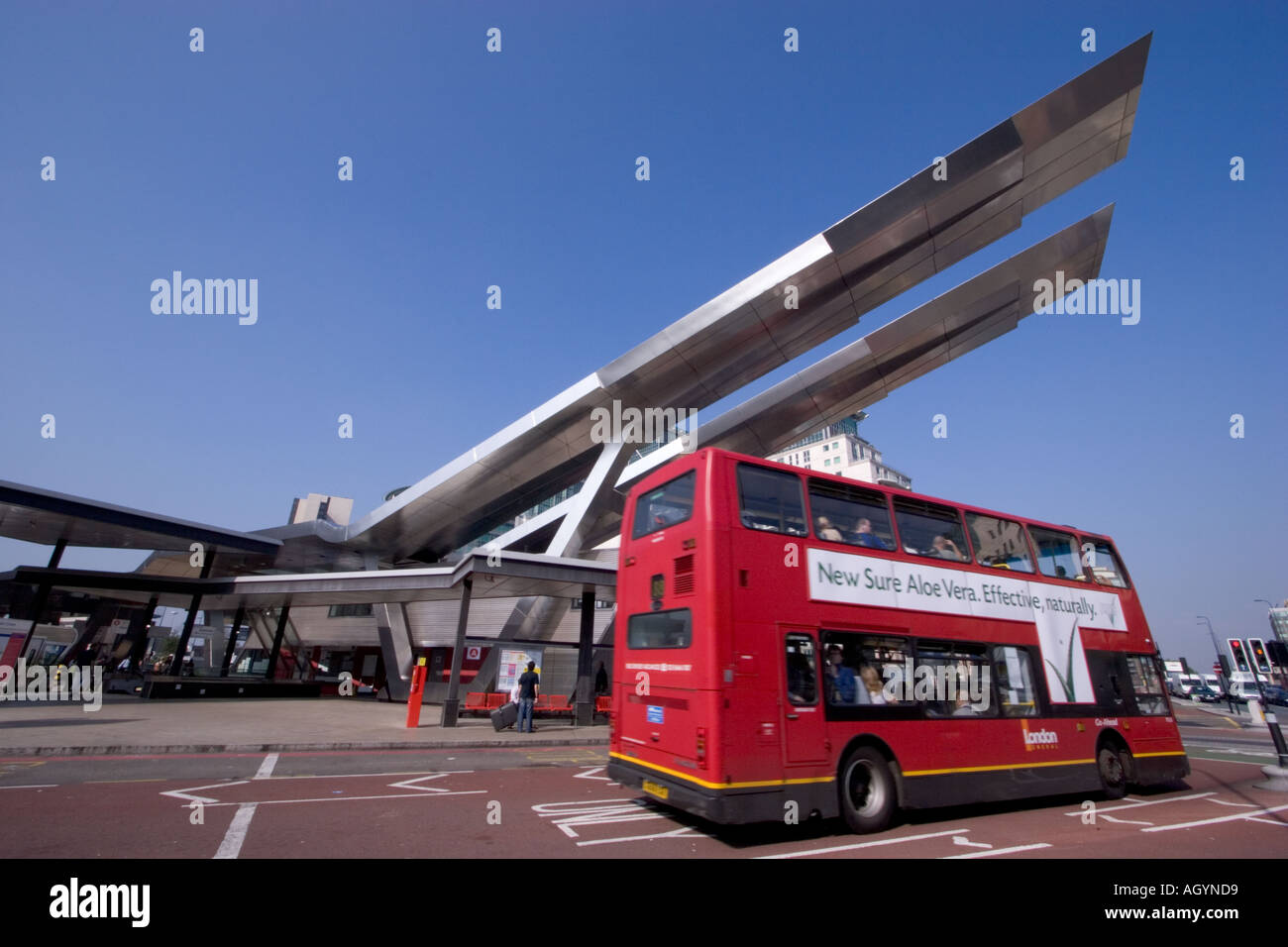 Vauxhall Cross bus station terminus modern architecture by Arup ...