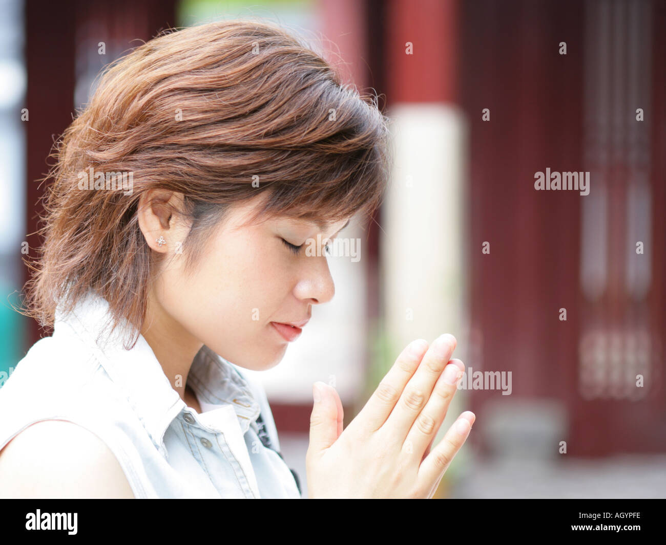 Side profile of a young woman praying Stock Photo - Alamy