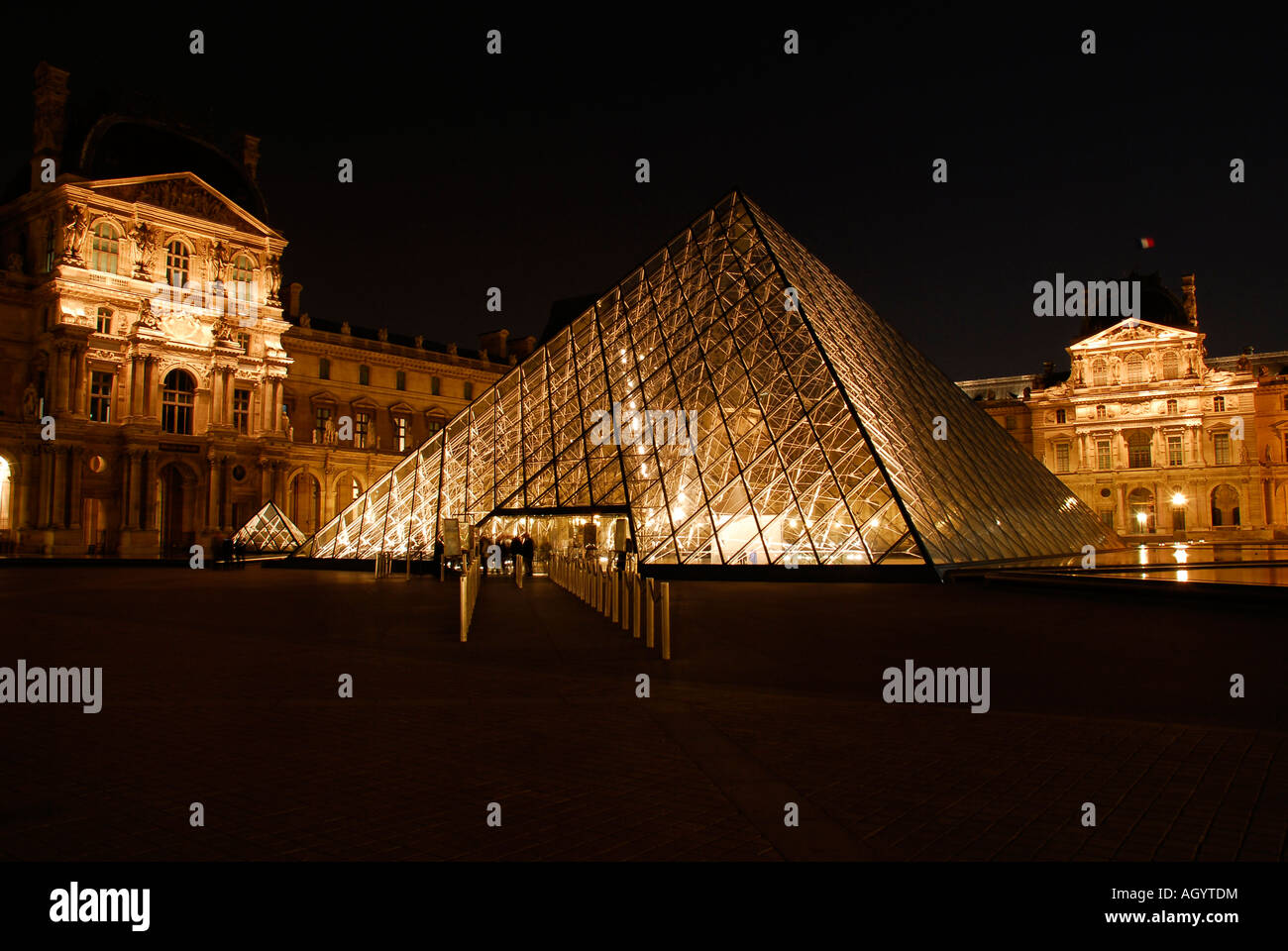 Louvre davinci code hi-res stock photography and images - Alamy