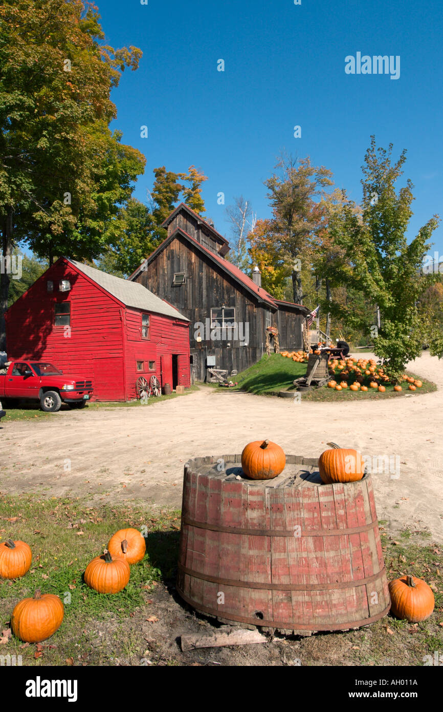 Country restaurant and fall foliage in Rutland, Highway 100, Green ...