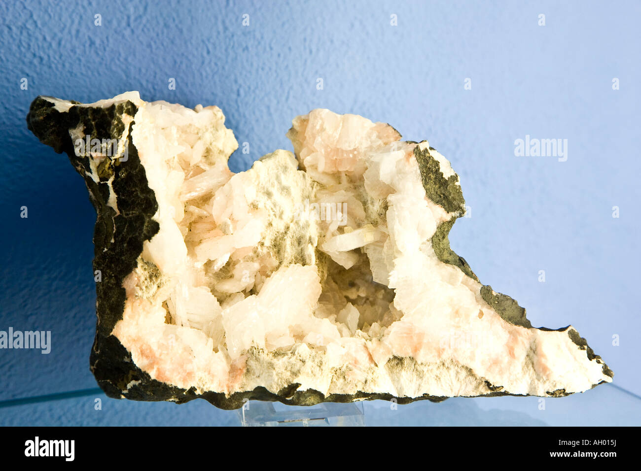 Zeolites hi-res stock photography and images - Alamy