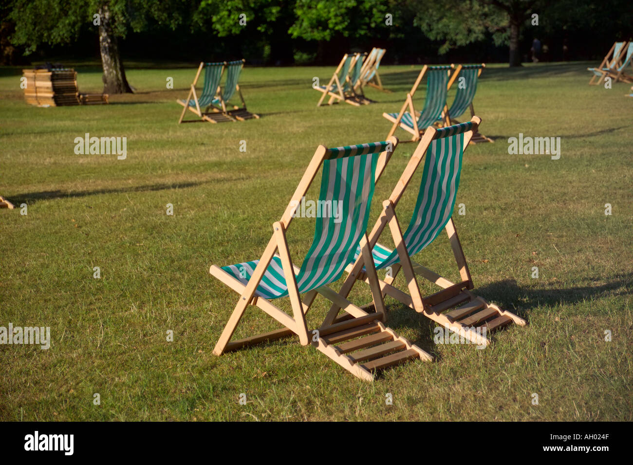 St james park deck chair hi-res stock photography and images - Alamy