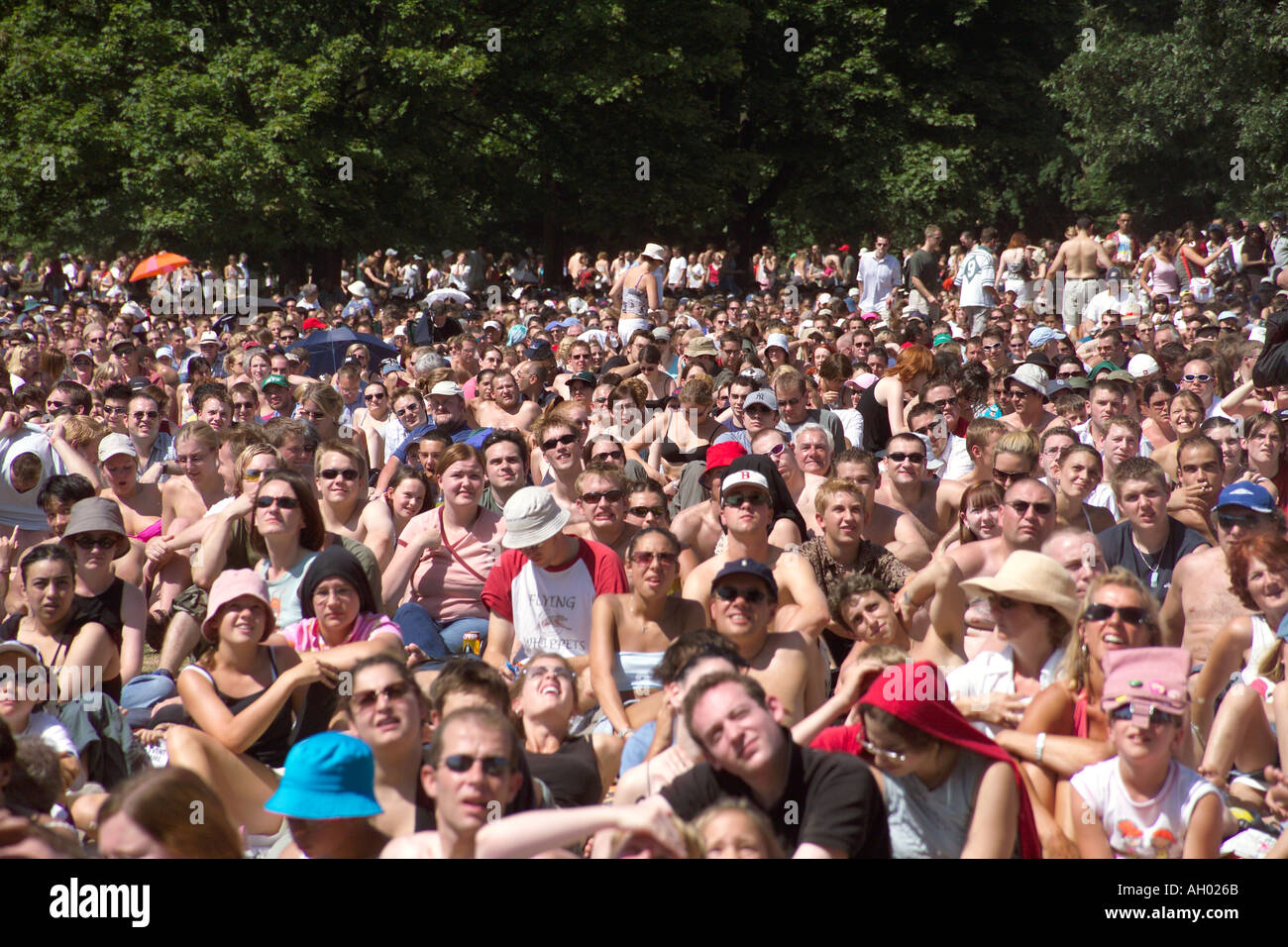 UK, London, Hyde Park, crowds during summer heatwave Stock Photo - Alamy