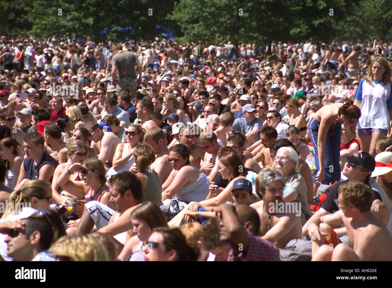 UK, London, Hyde Park, crowds during summer heatwave Stock Photo - Alamy