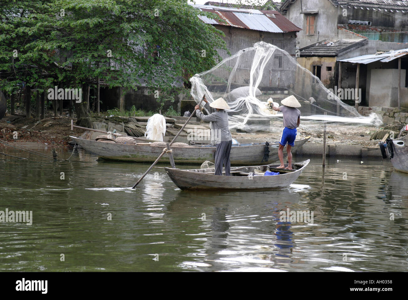 Working canoe harbor river hi-res stock photography and images - Alamy