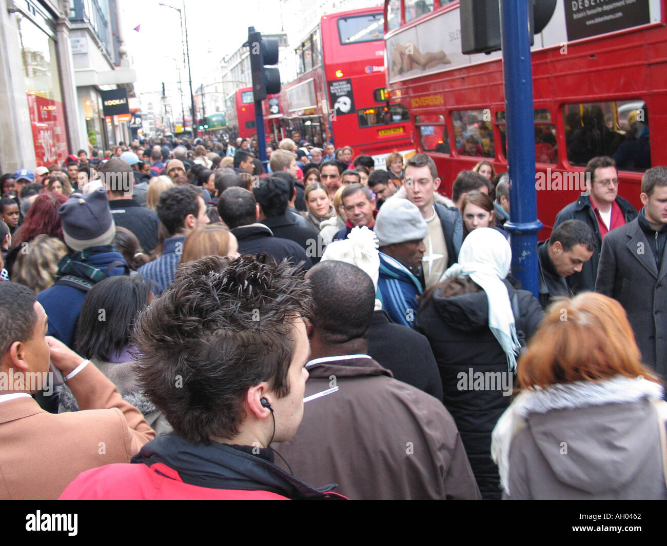 Oxford street overcrowded London England Stock Photo - Alamy