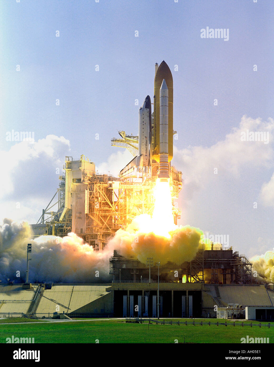 Space shuttle space ignition hi-res stock photography and images - Alamy