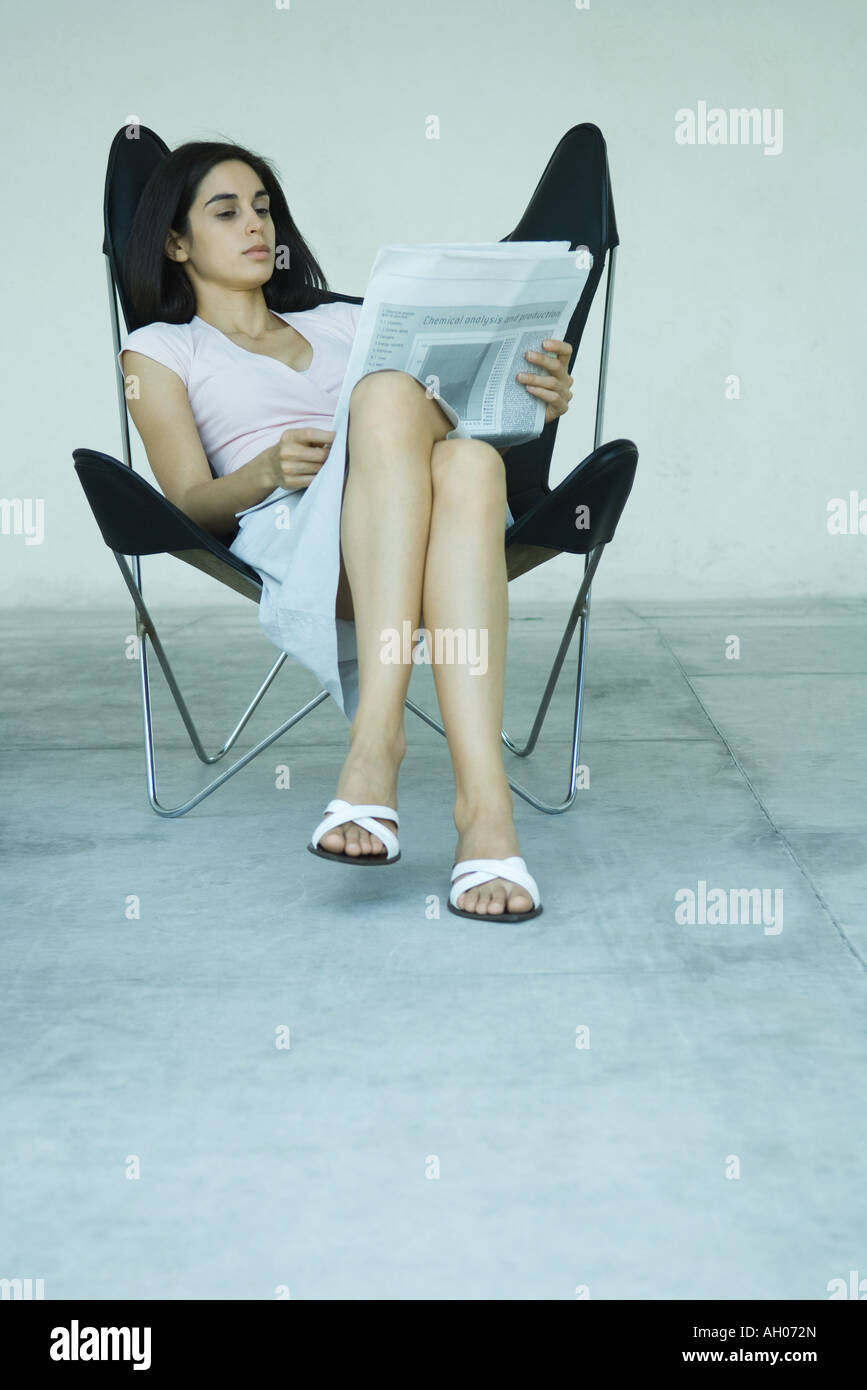 Slouching clothes hi-res stock photography and images - Alamy