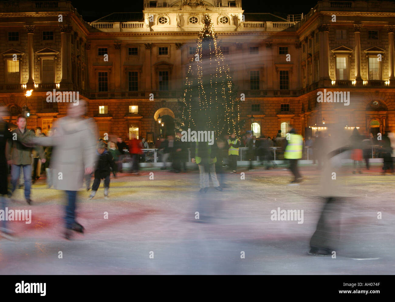 Night enternainment hi-res stock photography and images - Alamy