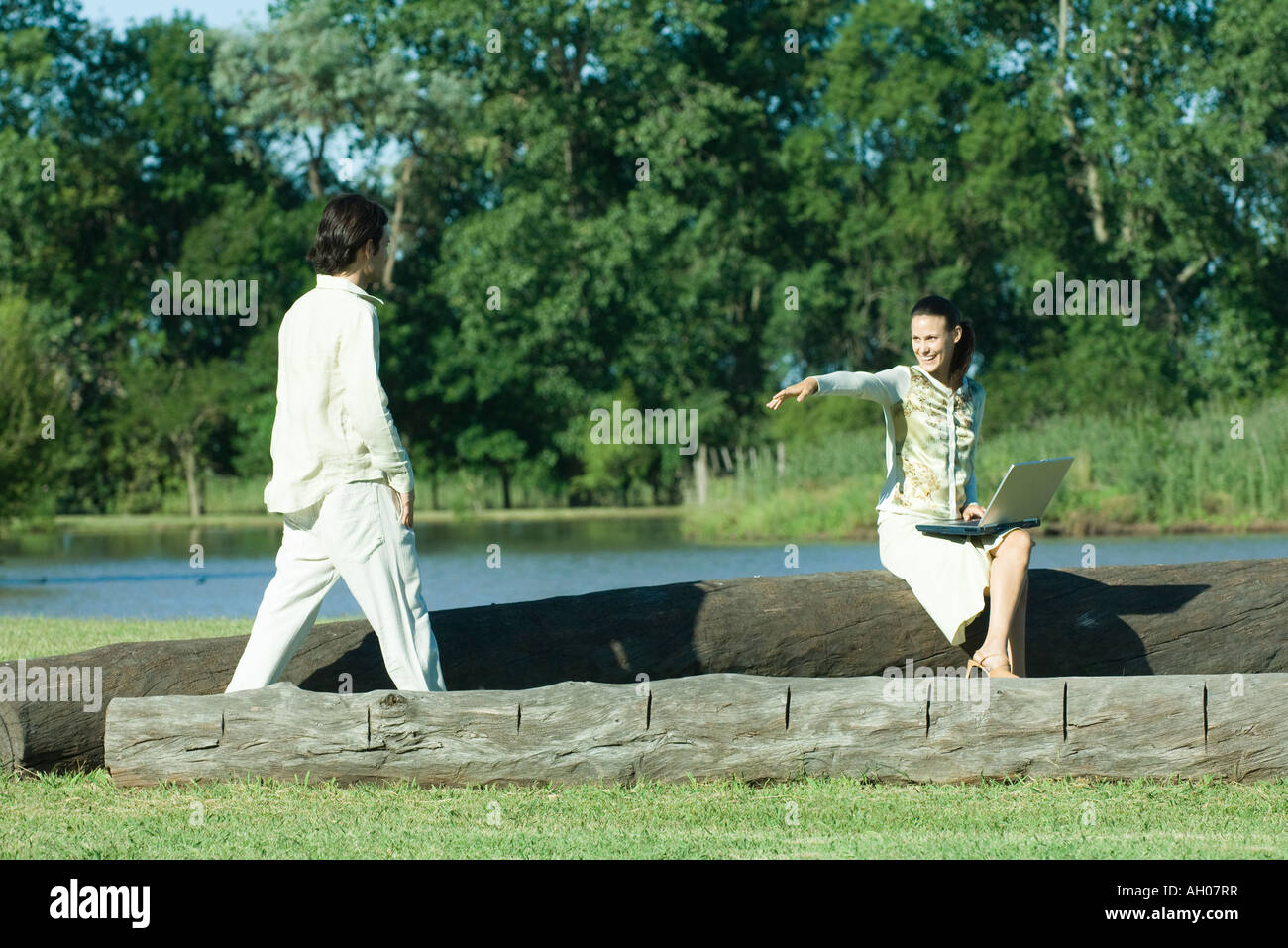 Two people walking away from each other hi-res stock photography and ...