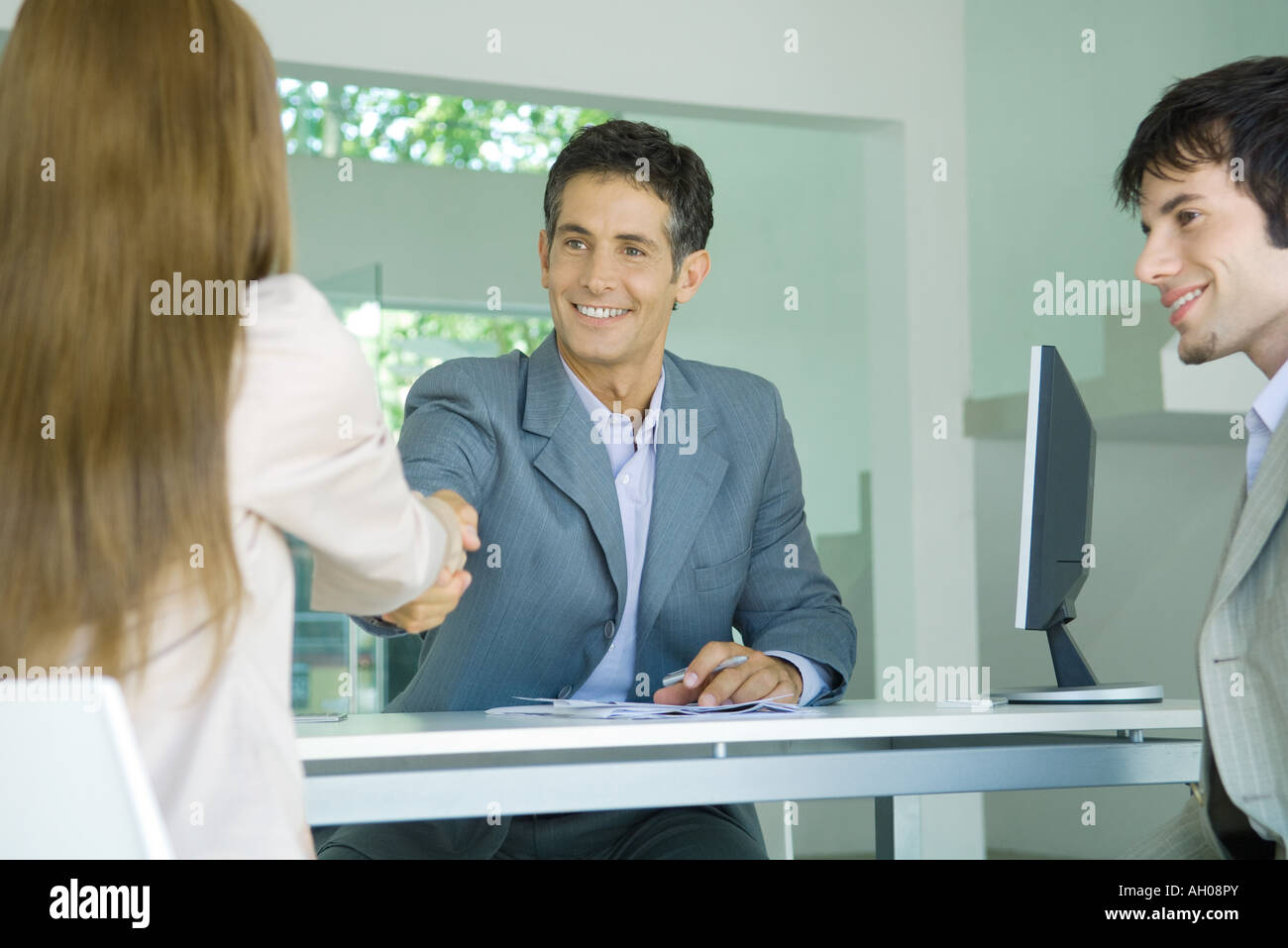 Businessmen talking across desk hi-res stock photography and images - Alamy