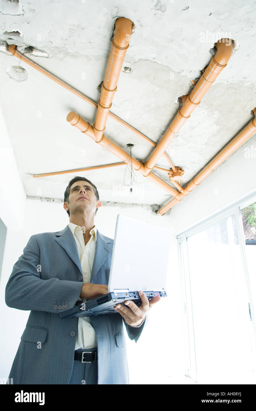 Inspecting laptops hi-res stock photography and images - Alamy