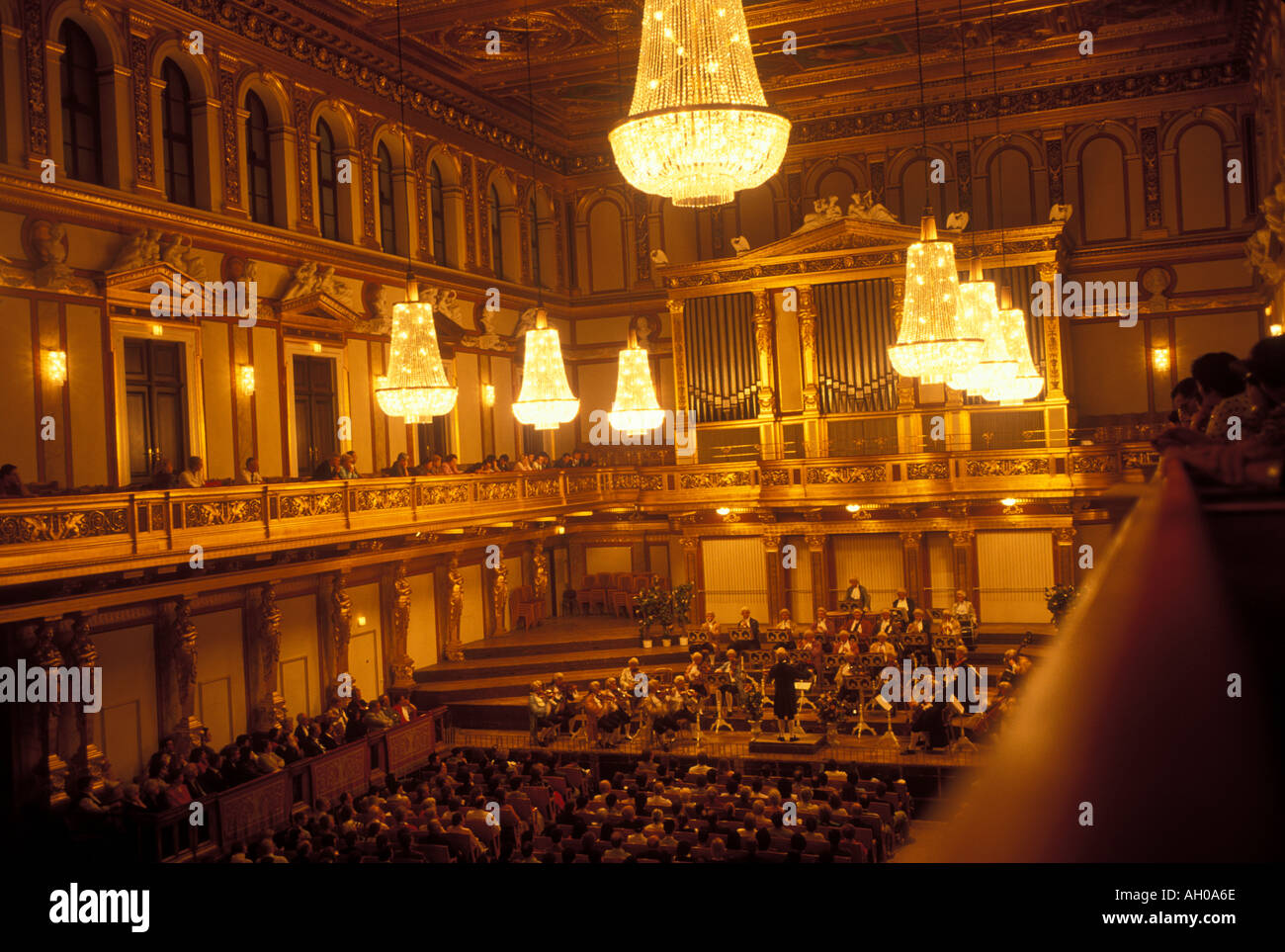 Vienna philharmonic orchestra hi-res stock photography and images - Alamy