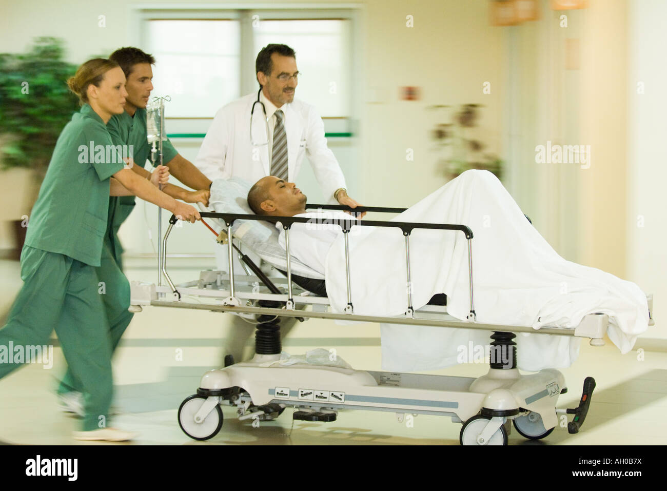 Nurses moving hospital bed hi-res stock photography and images - Alamy