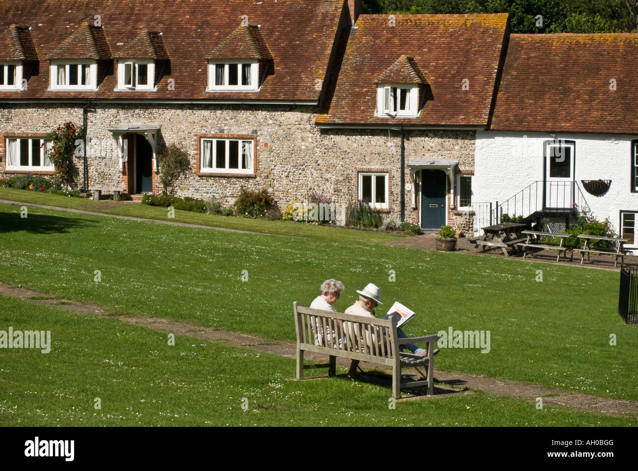 Village green RURAL ENGLAND Stock Photo - Alamy