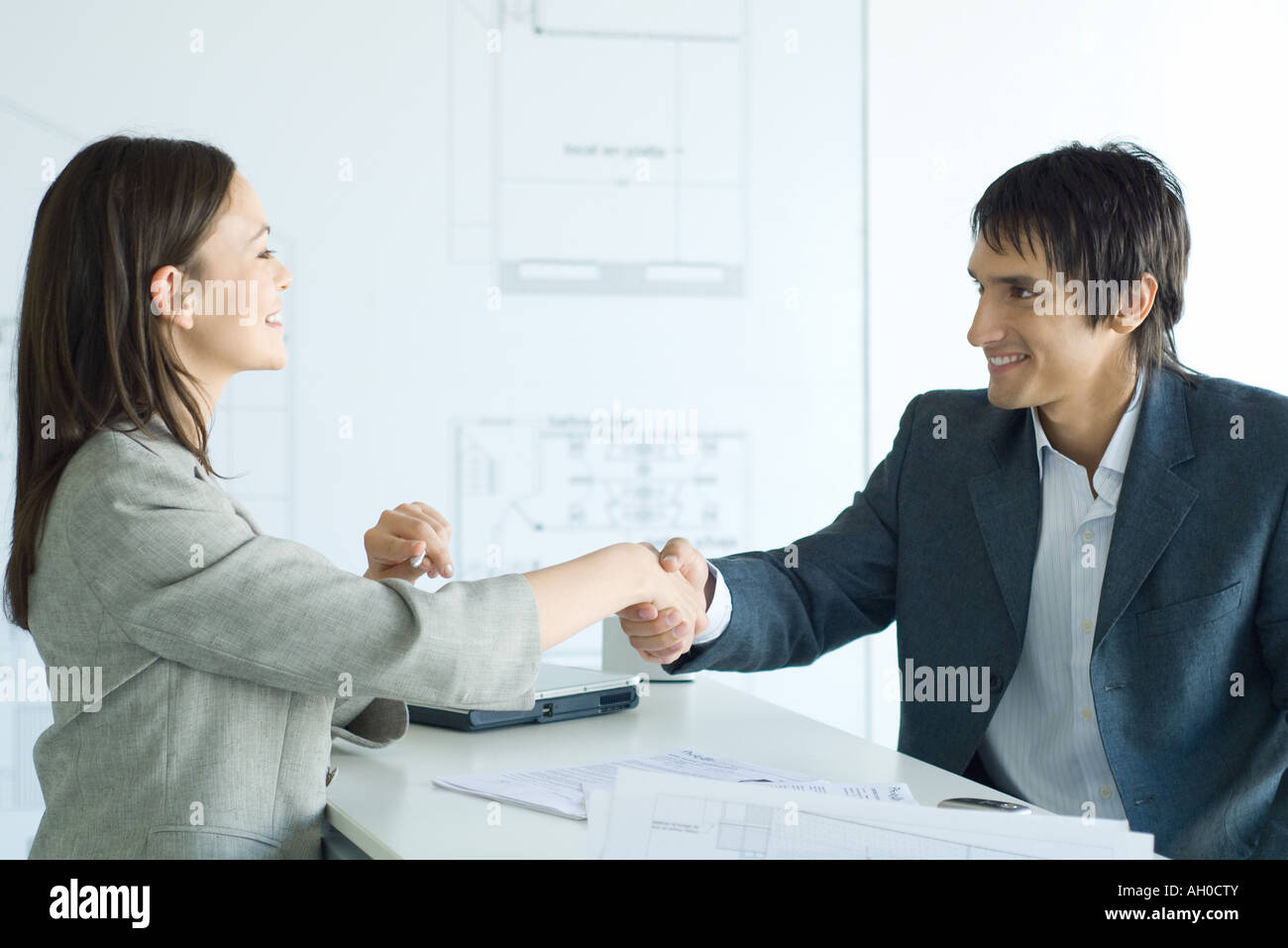 Handshake across table hi-res stock photography and images - Alamy