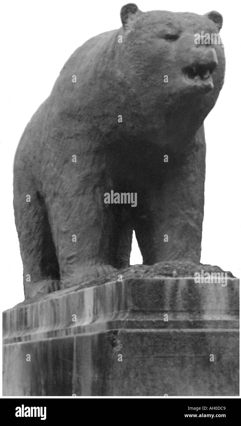 Stone bear statue, Klamath, Oregon Stock Photo - Alamy