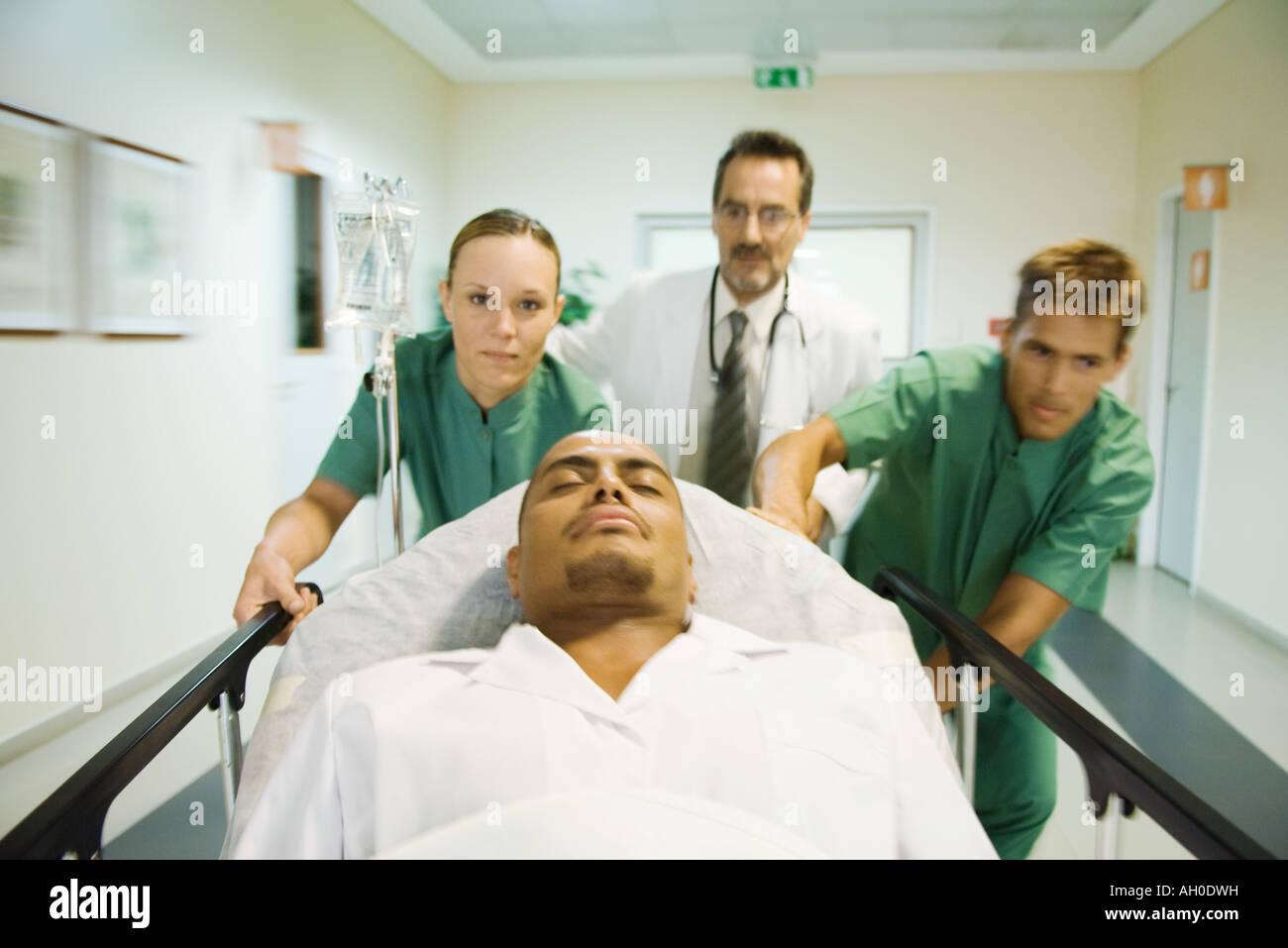 Emergency room staff pushing man on stretcher Stock Photo - Alamy