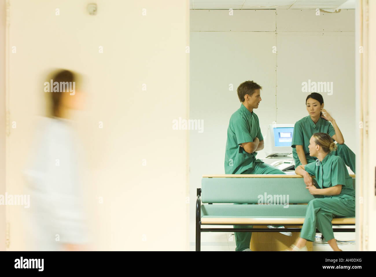 Doctor doorway back hi-res stock photography and images - Alamy