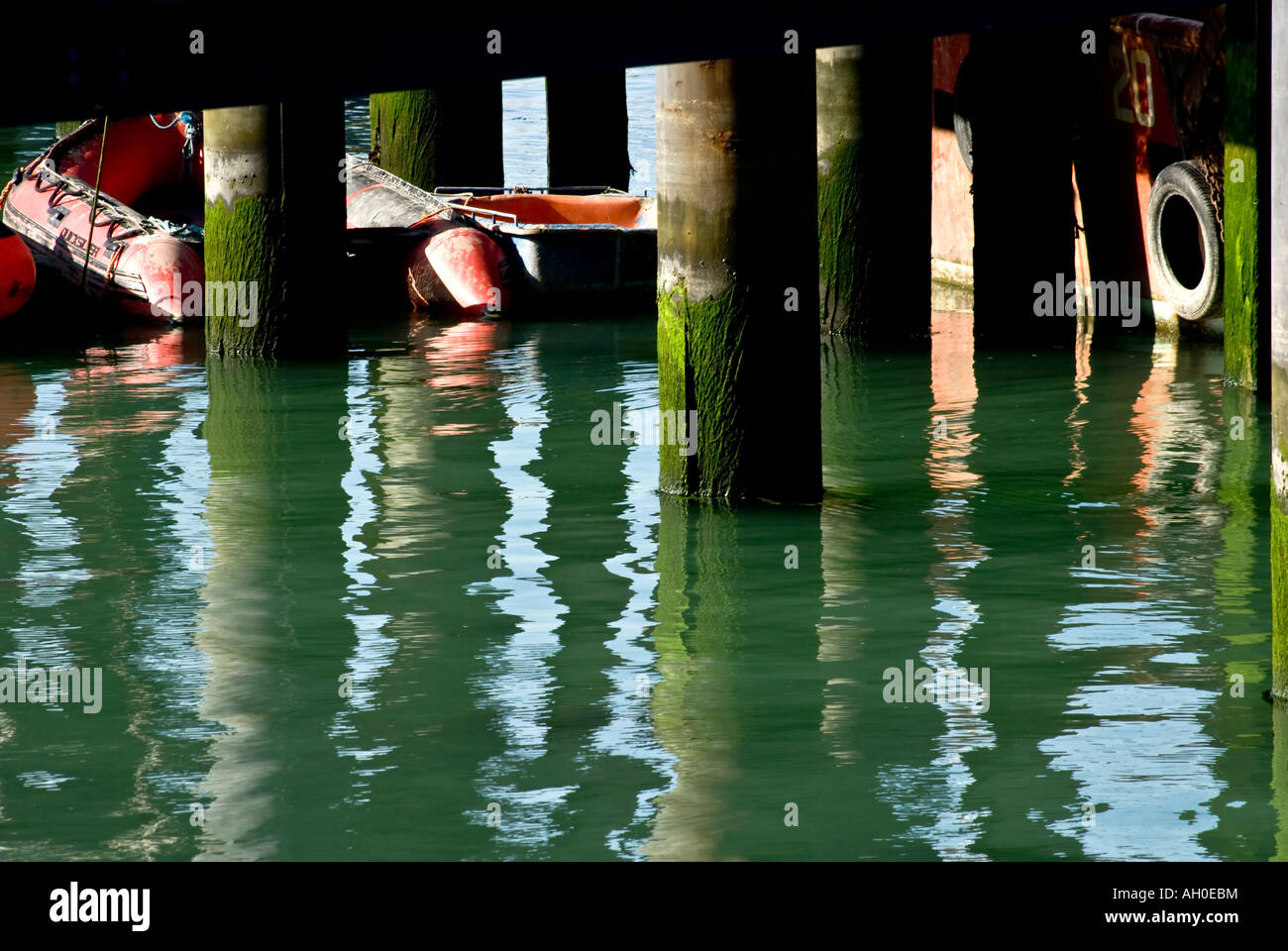 Under docks hi-res stock photography and images - Alamy
