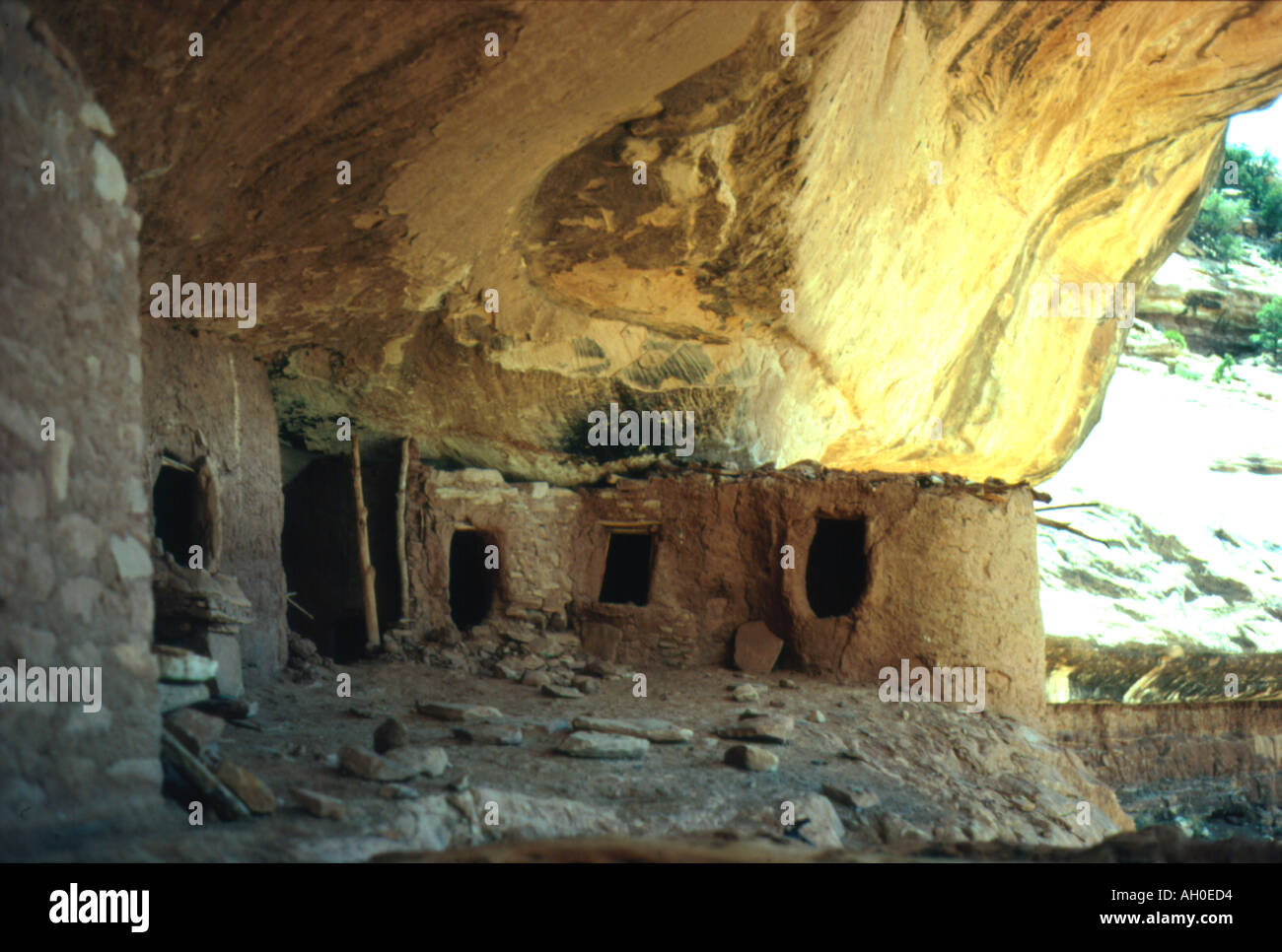 Exterior of Moon House Ruin, an Anasazi cliff dwelling in McCloyds ...