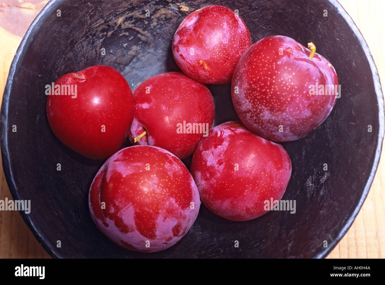 Santa rosa plums hi-res stock photography and images - Alamy