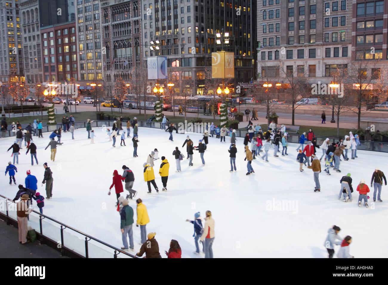 Millenium park ice rink hi-res stock photography and images - Alamy