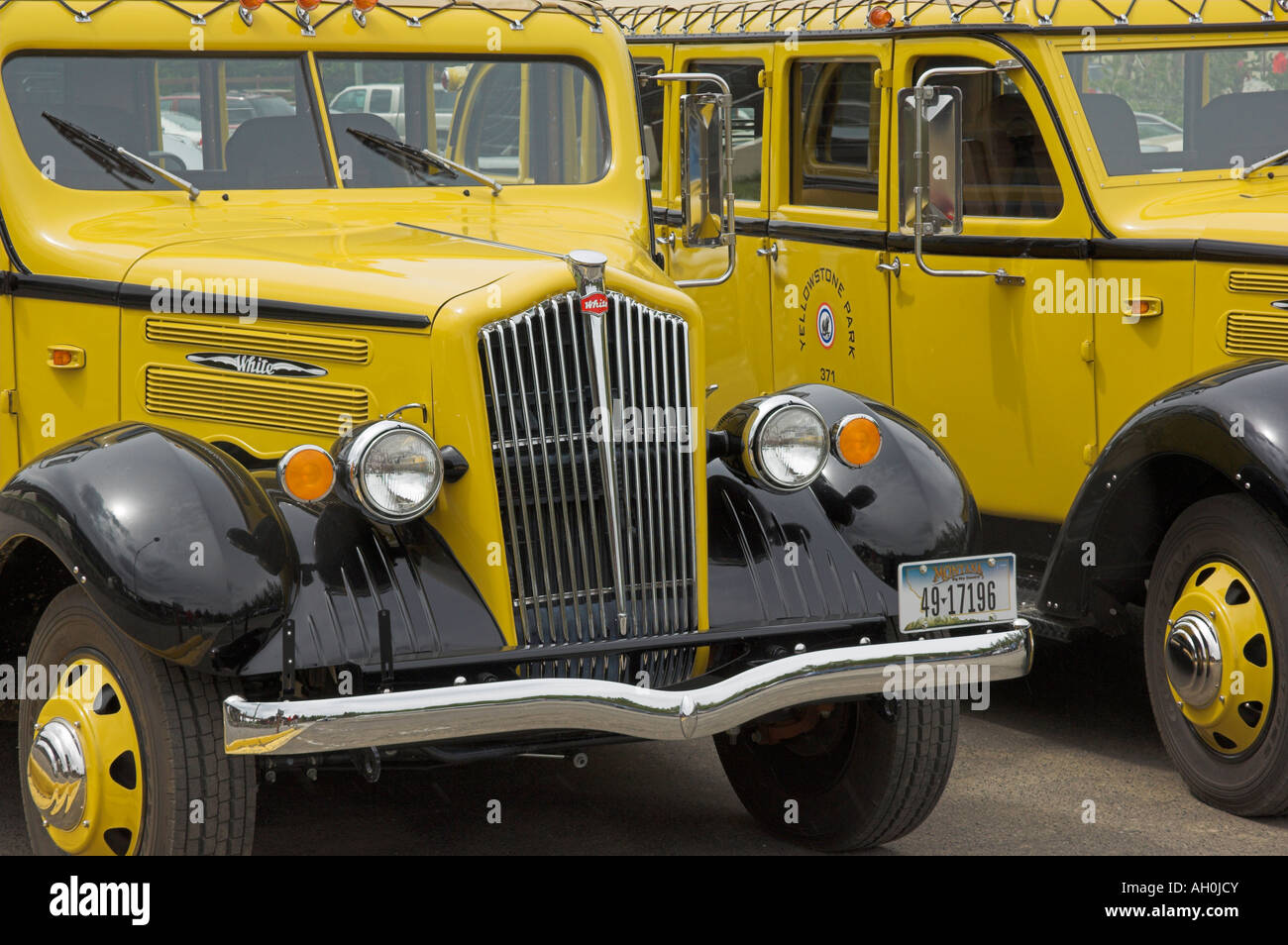 yellowstone tour buses canyon village yellowstone national park centre ...