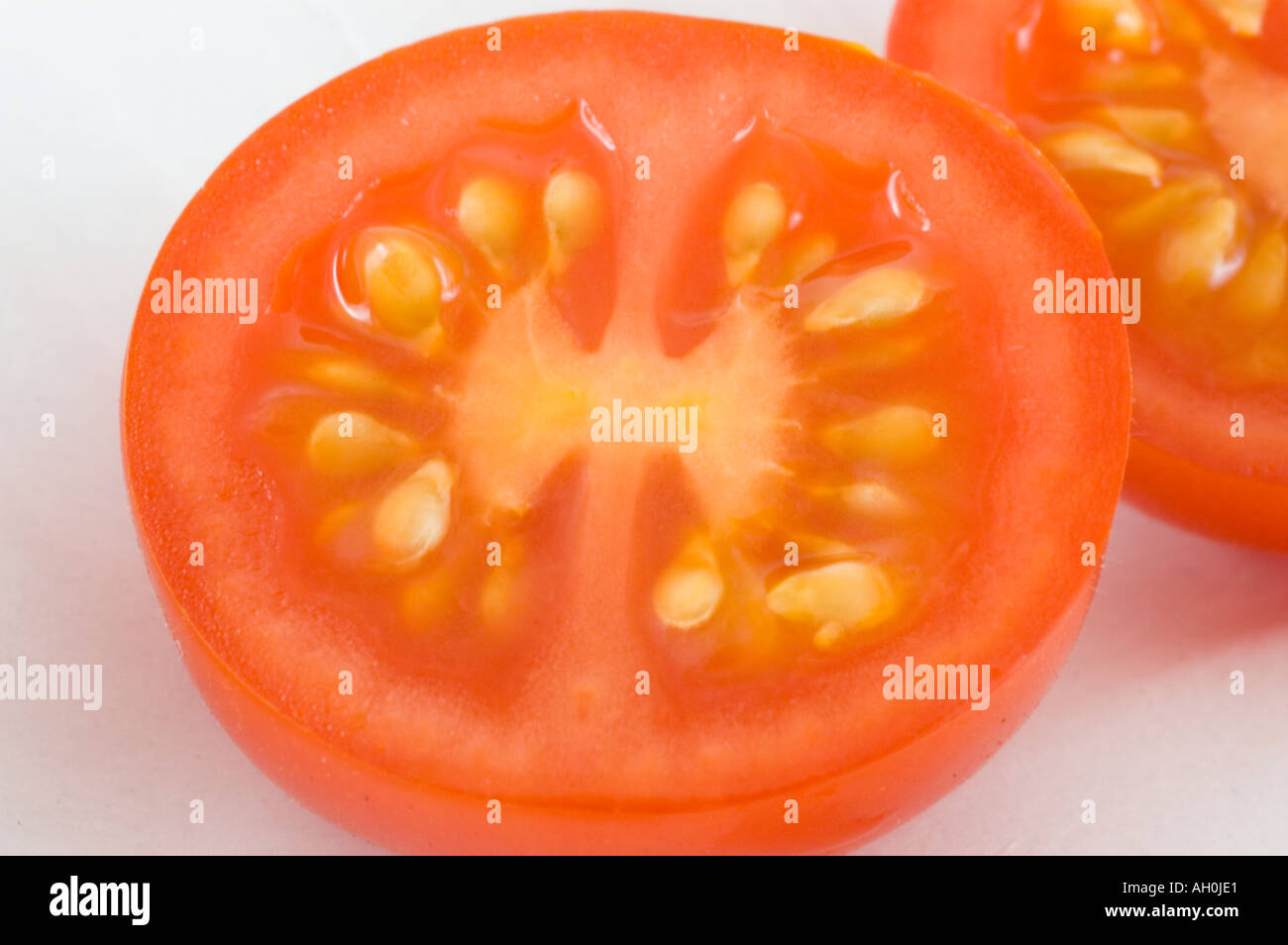 Half ripe tomatoes growing hi-res stock photography and images - Alamy