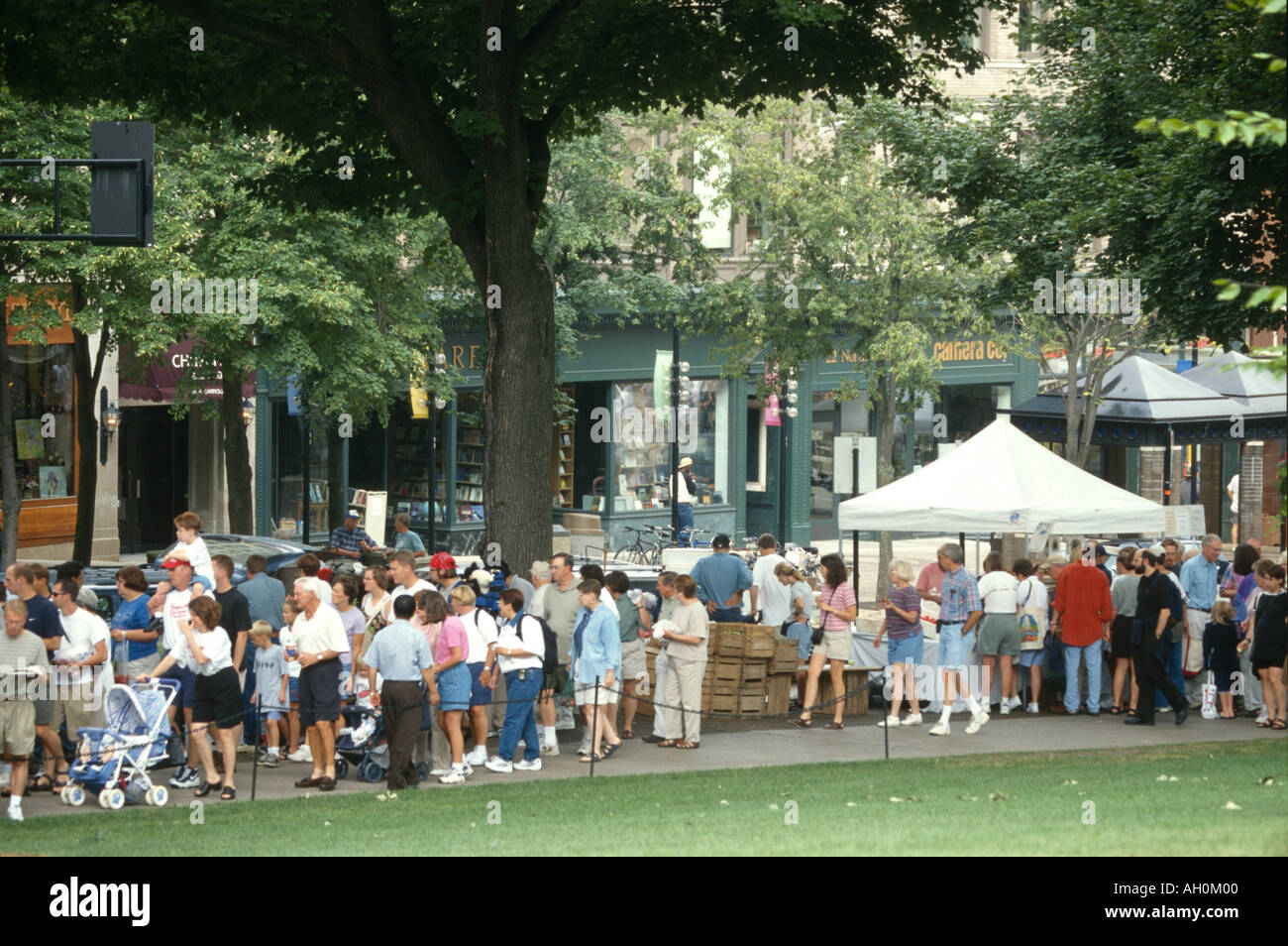 WISCONSIN Madison Farmers market on Capitol Square vendors booths on ...