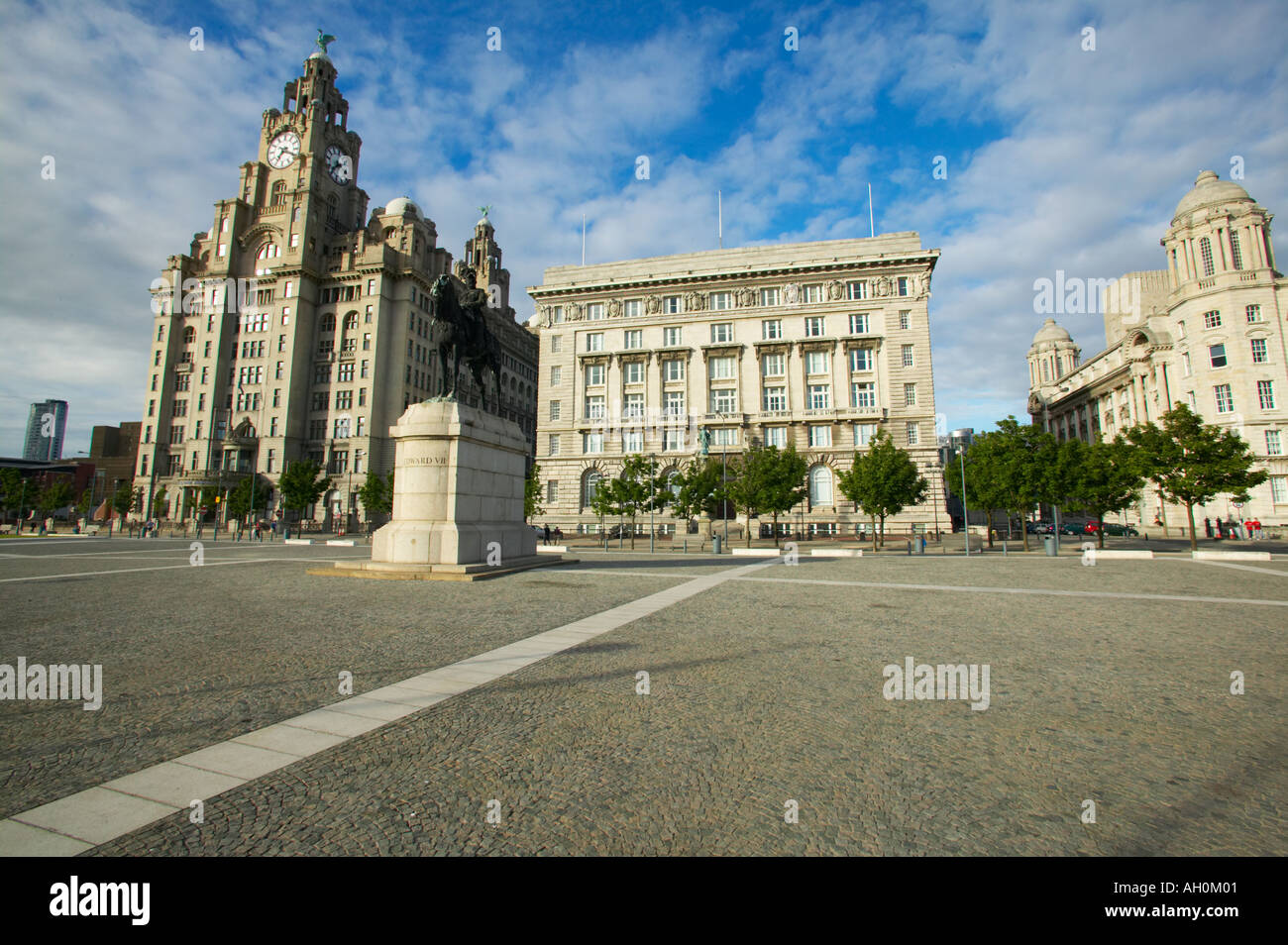 Liverpool s Three Graces on the Waterfront Royal Liver Building Cunard ...