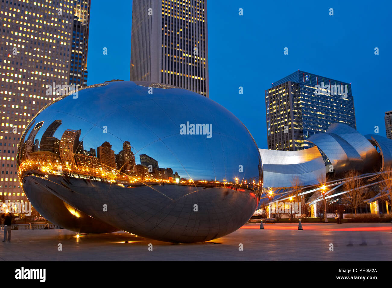 NIGHT Chicago Illinois The Bean sculpture reflect skyline Millennium ...
