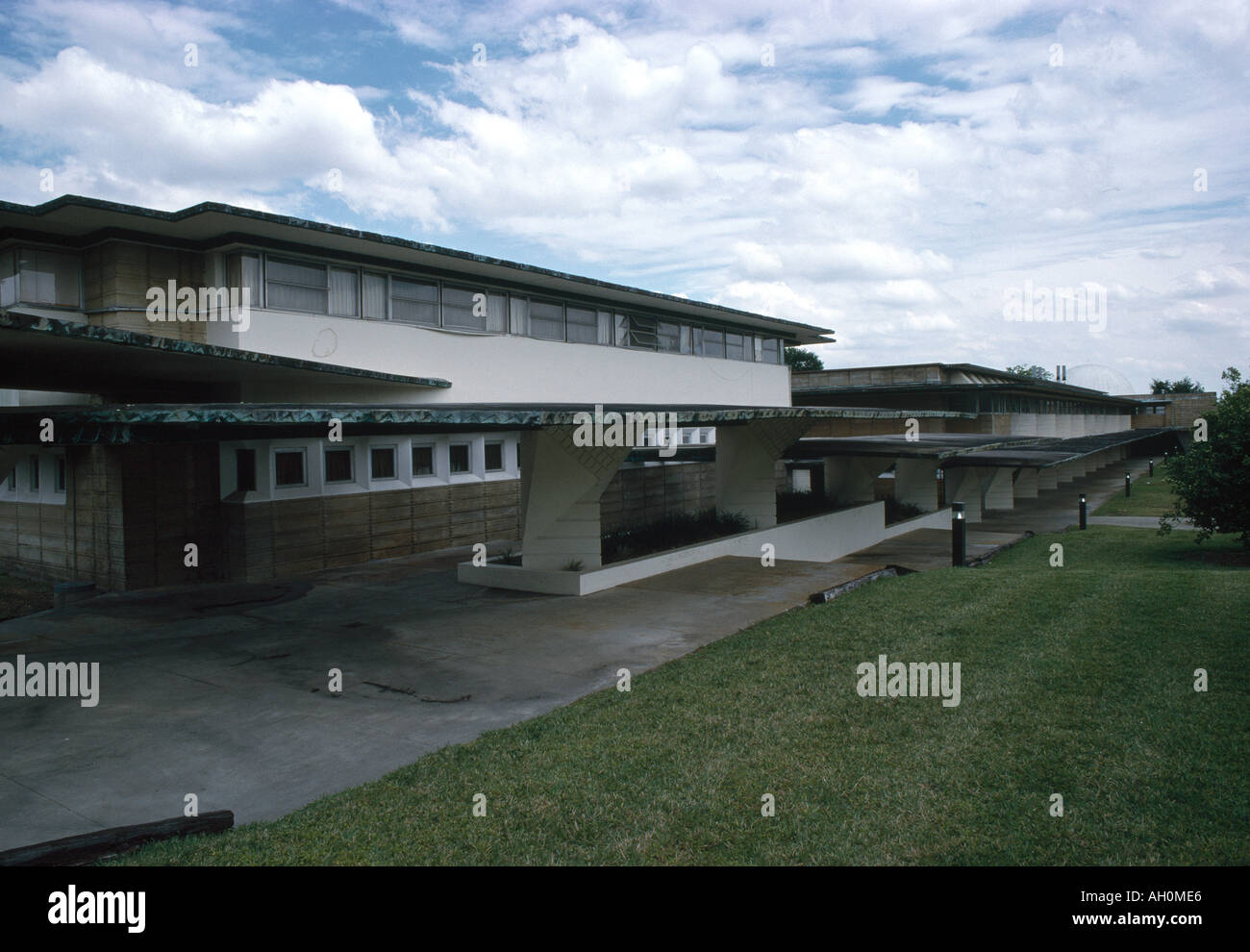 1950s school building hi-res stock photography and images - Alamy