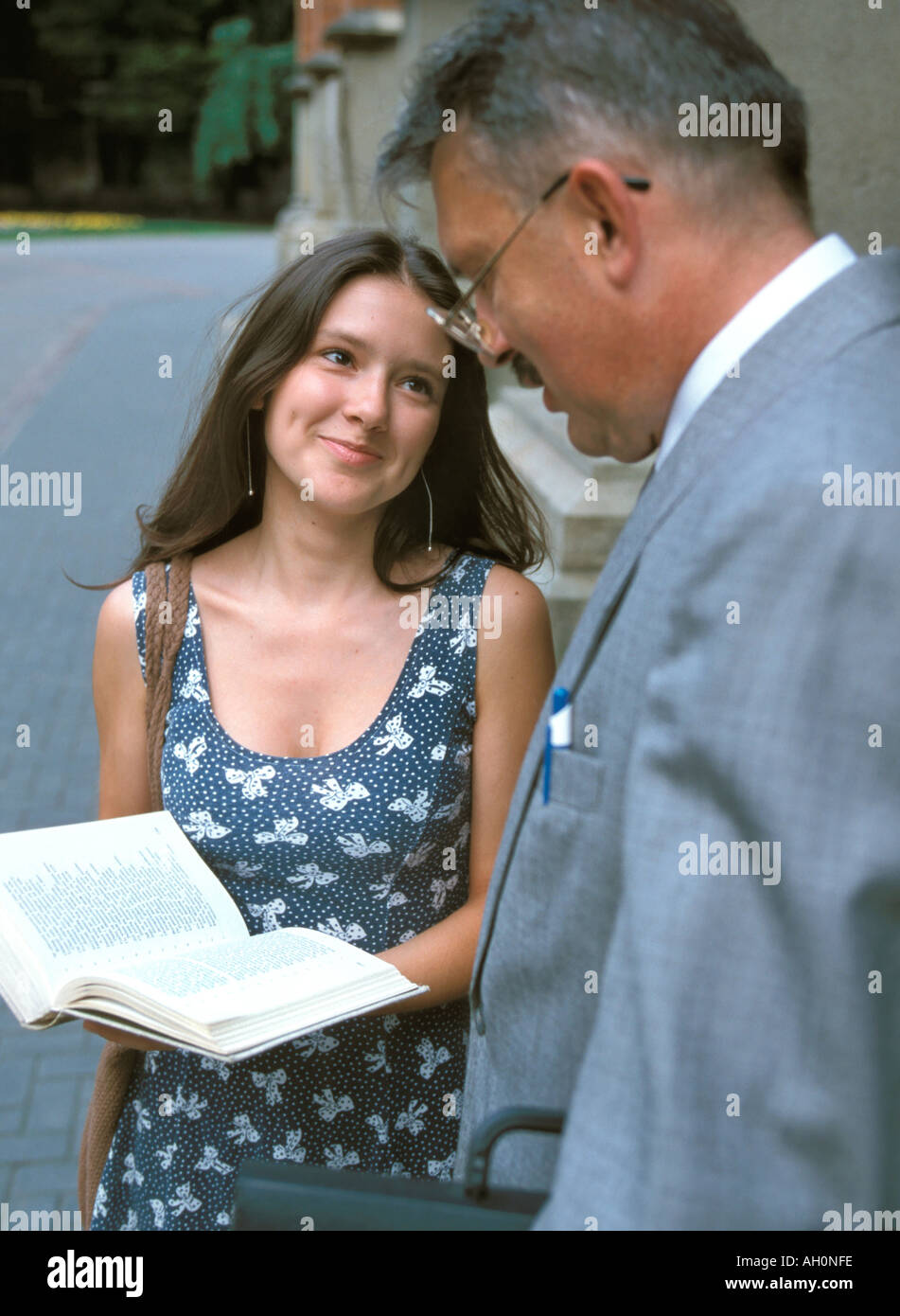 Academics talking hi-res stock photography and images - Alamy