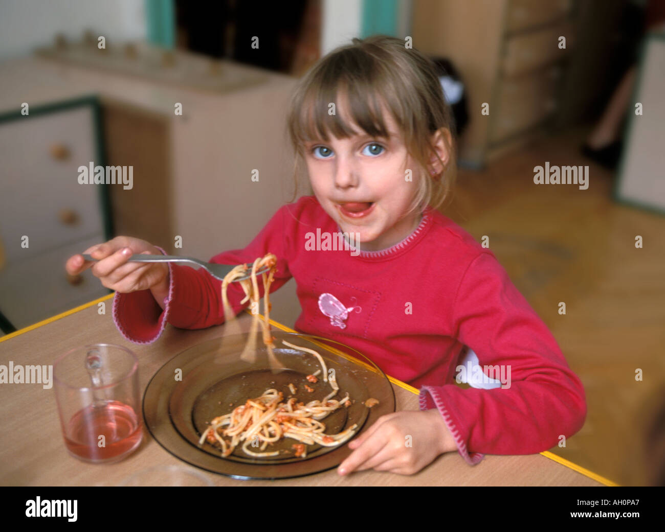 Girl eating spaghettii Stock Photo - Alamy