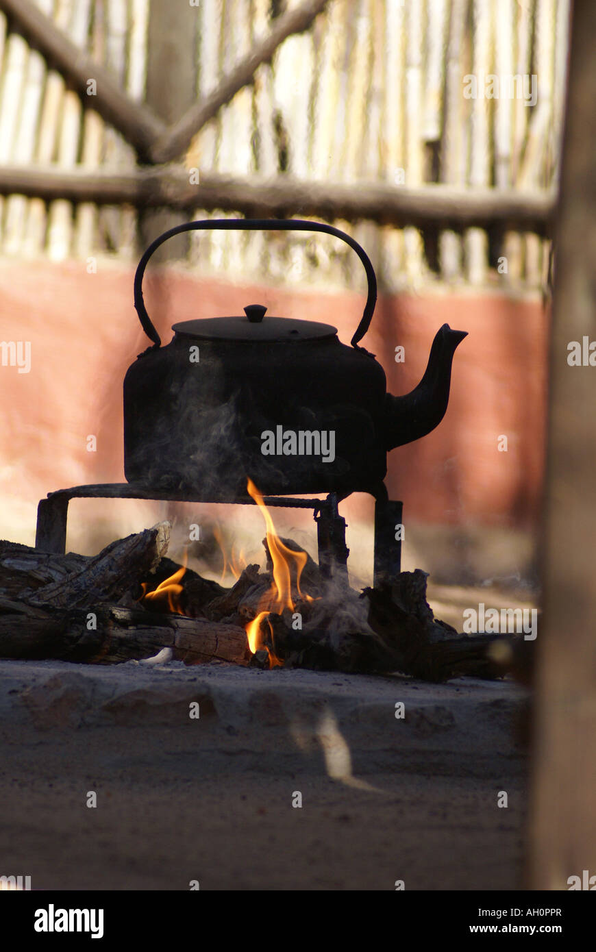 Kettle boiling fire hi-res stock photography and images - Alamy