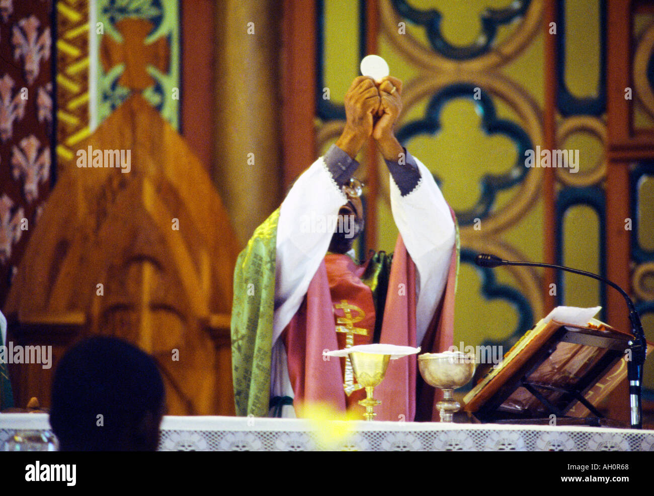 Chalice and host hi-res stock photography and images - Alamy