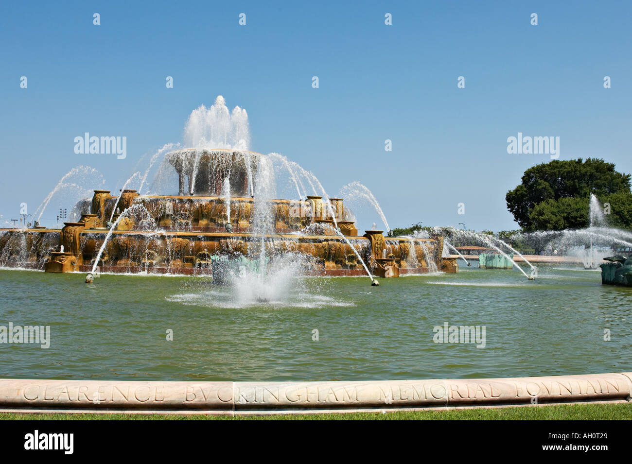 FOUNTAINS Chicago Illinois Clarence Buckingham Memorial Fountain in ...