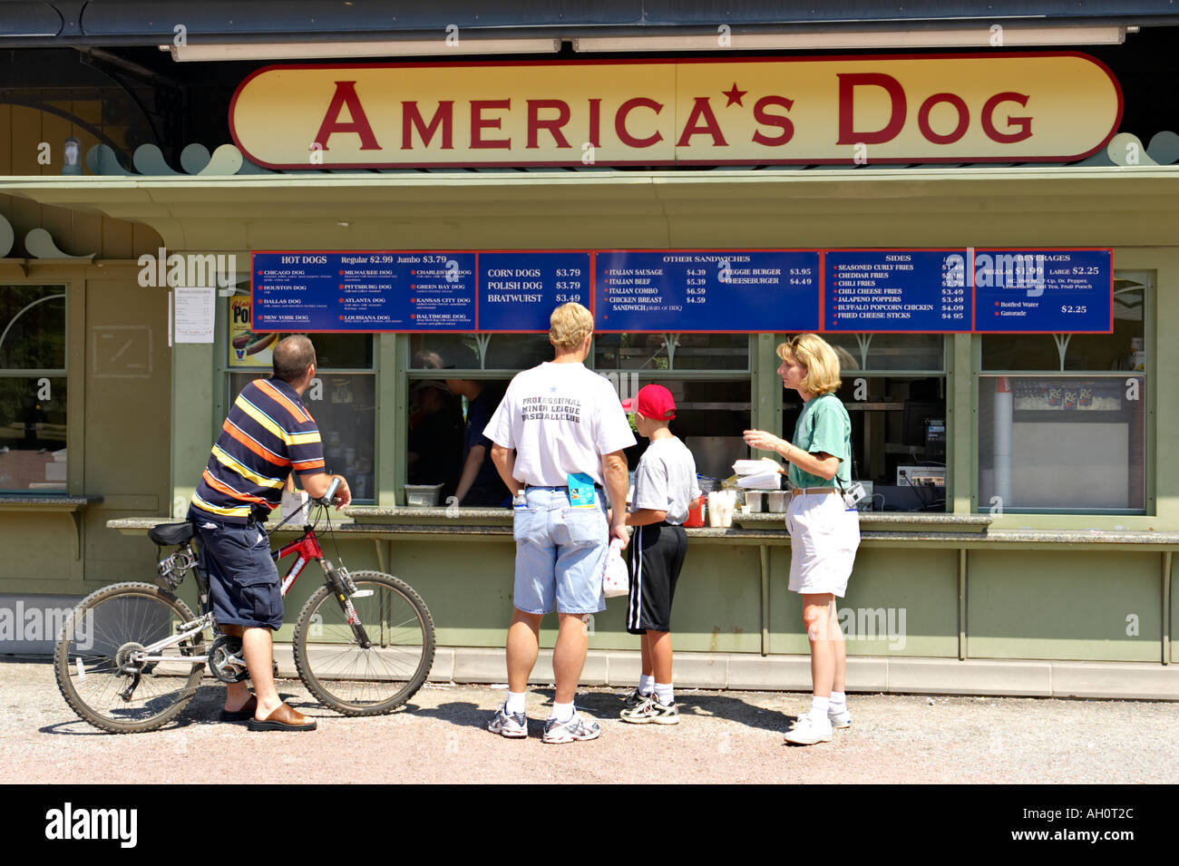LAKEFRONT Chicago Illinois Patrons visit America s Dog hot dog stand ...