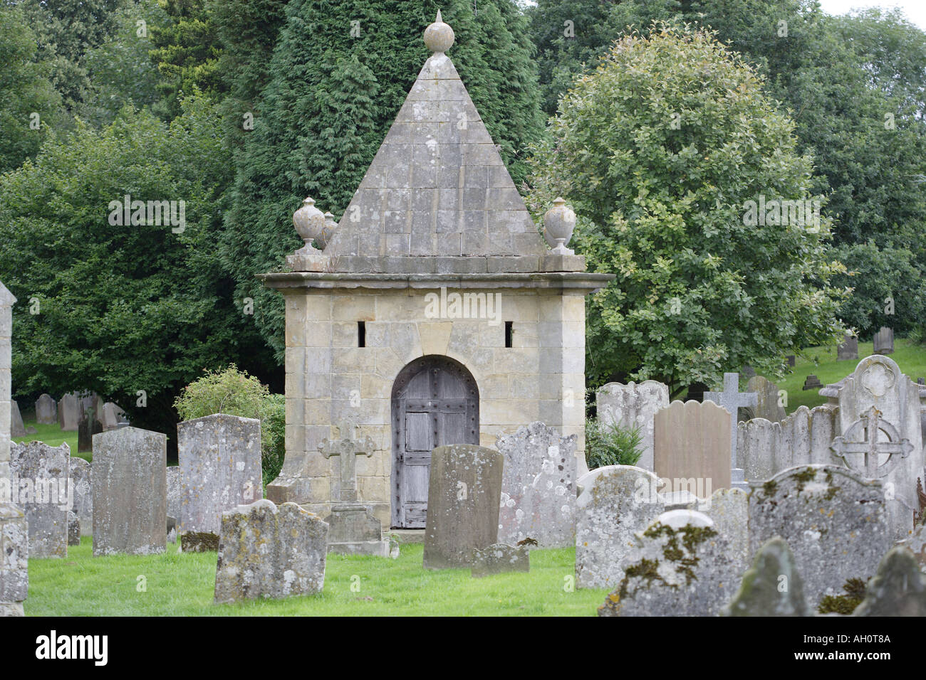 Churchyard in England. Graves and mausoleum Stock Photo - Alamy
