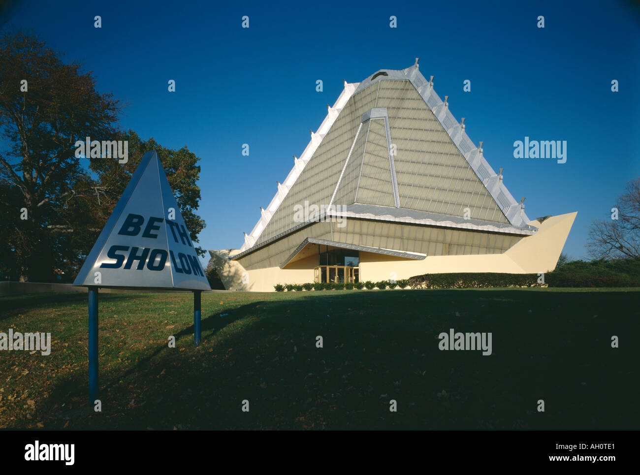 Beth sholom synagogue exterior hi-res stock photography and images - Alamy