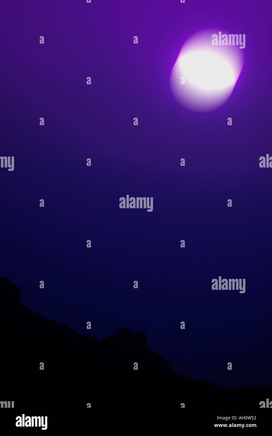 Misty moonlight hi-res stock photography and images - Alamy