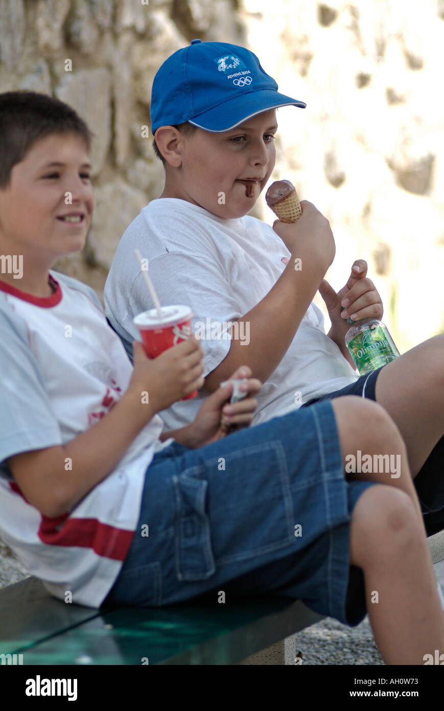 Children Eating Junk Food Stock Photo - Alamy