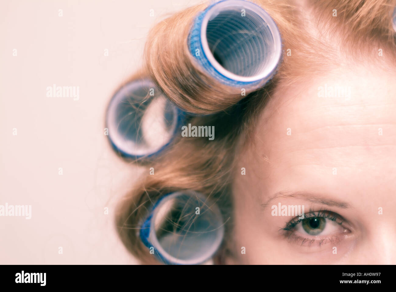 Rollers hair hi-res stock photography and images - Alamy